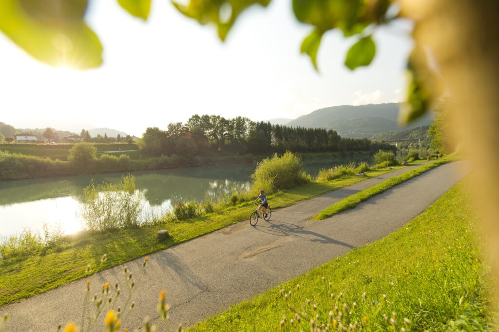 Feel the south on the Drau Cycle Path & experience summer / Carinthia ...